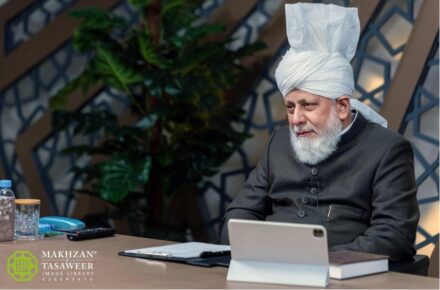 Nasirat and Lajna From Italy Have Honour of Virtual Meeting with World ...